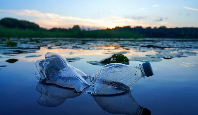 8 plastic waste facts you need to know | Zip Water