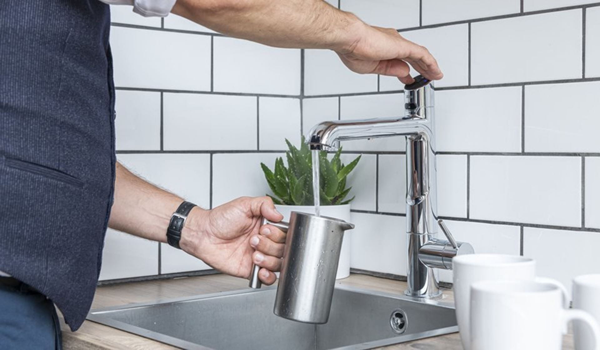 Top 7 Tips for Improving Hydration at Work (And Wellbeing)